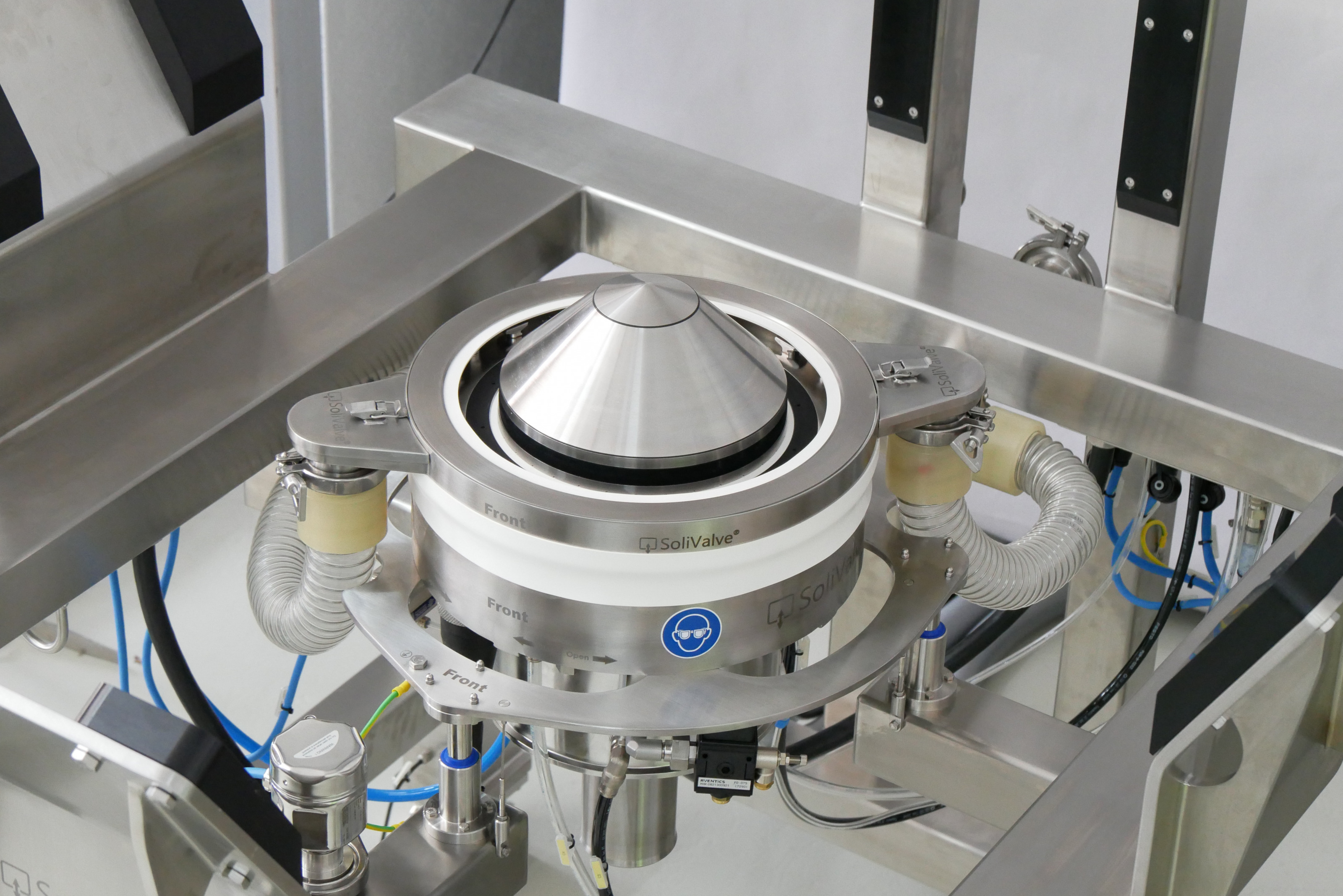 Cone Valve technology for contained powder transfer from IBC and FIBC